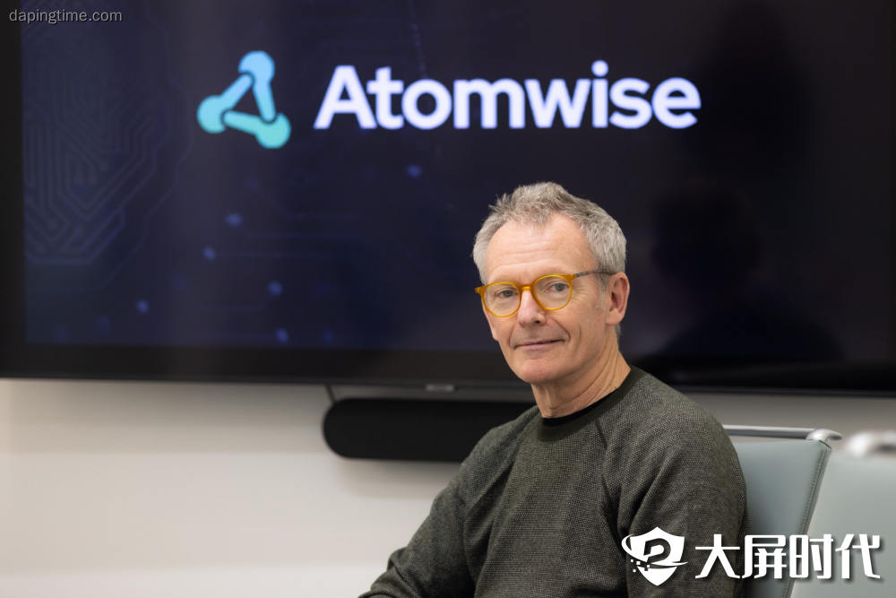 Atomwise聘请生物技术专家史蒂夫·沃兰担任CEO，推动AI驱动药物研发迎接挑战_3D快讯 - 大屏时代